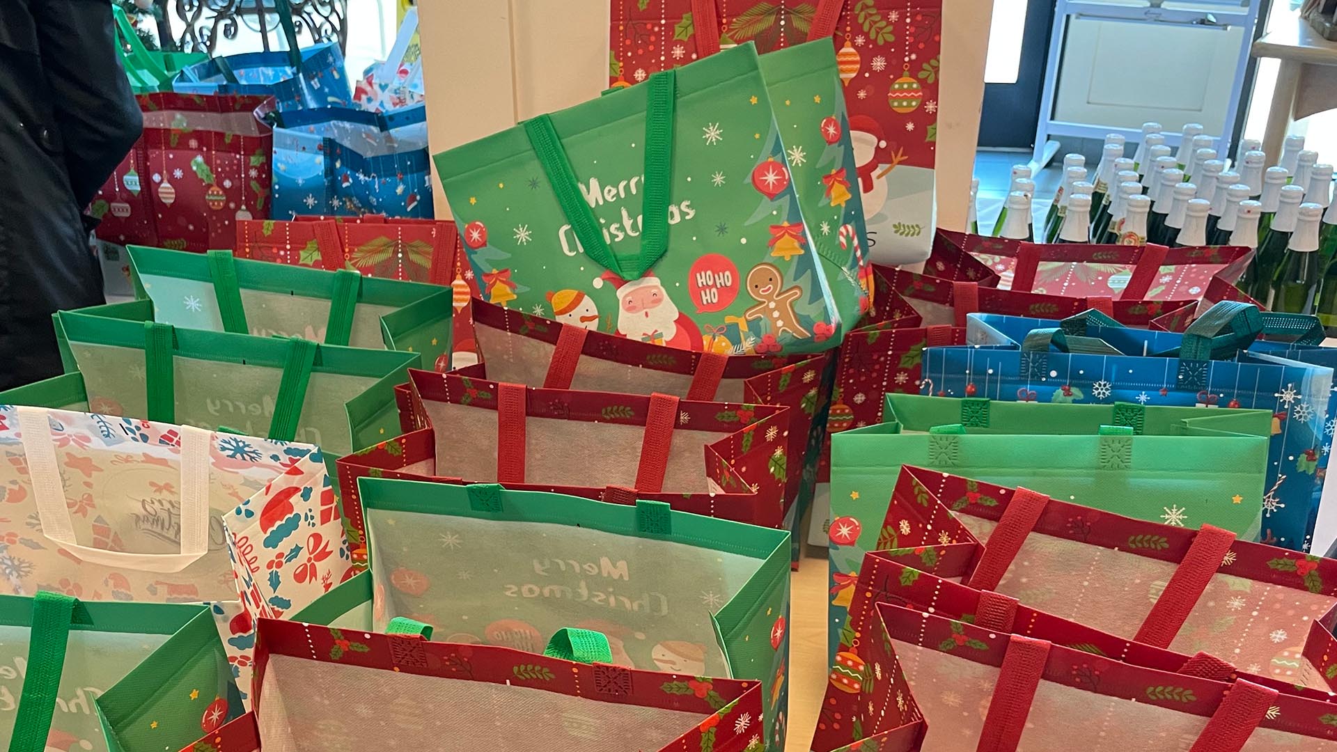 Donate to Holiday Gift Bag Donations